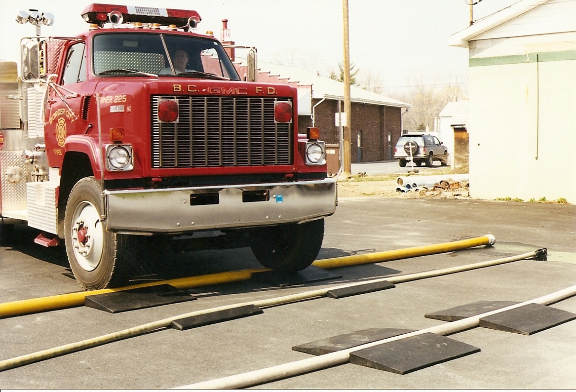Hose Ramp - Rubber Curb - Rubber Curb Ramps-trafficsafetywarehouse.com